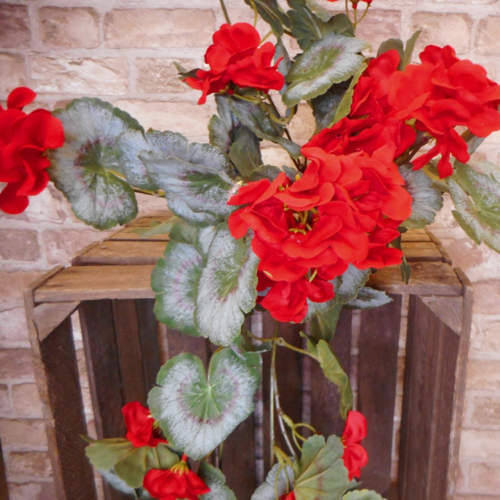 Trailing Artificial Geraniums Plants Red 77cm | Artificial Flowers